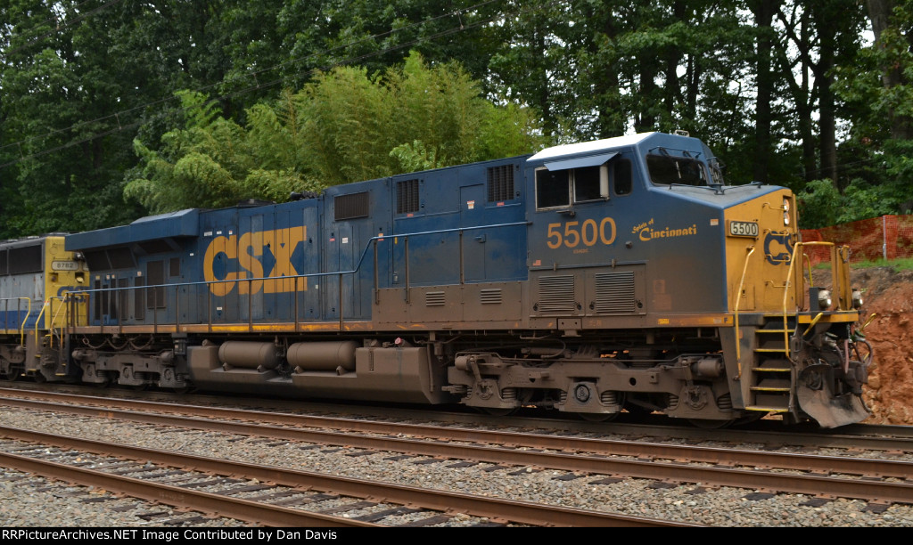 CSX ES40DC 5500 "Spirit of Cincinnati" leads Q417-06